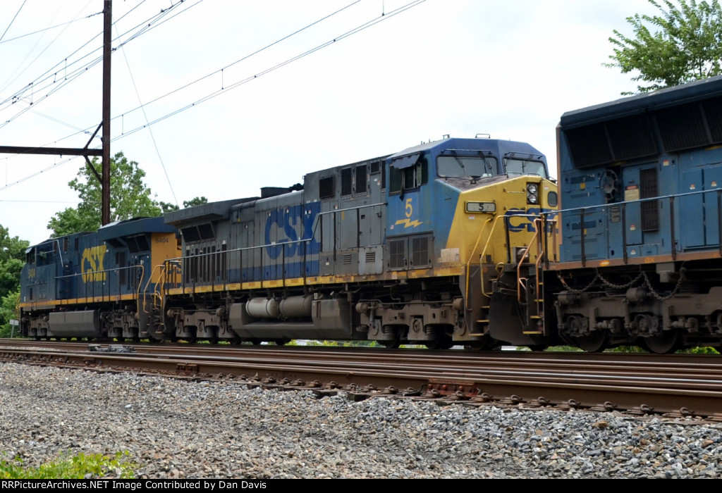 CSX AC44CW 5 trails on Q032-09